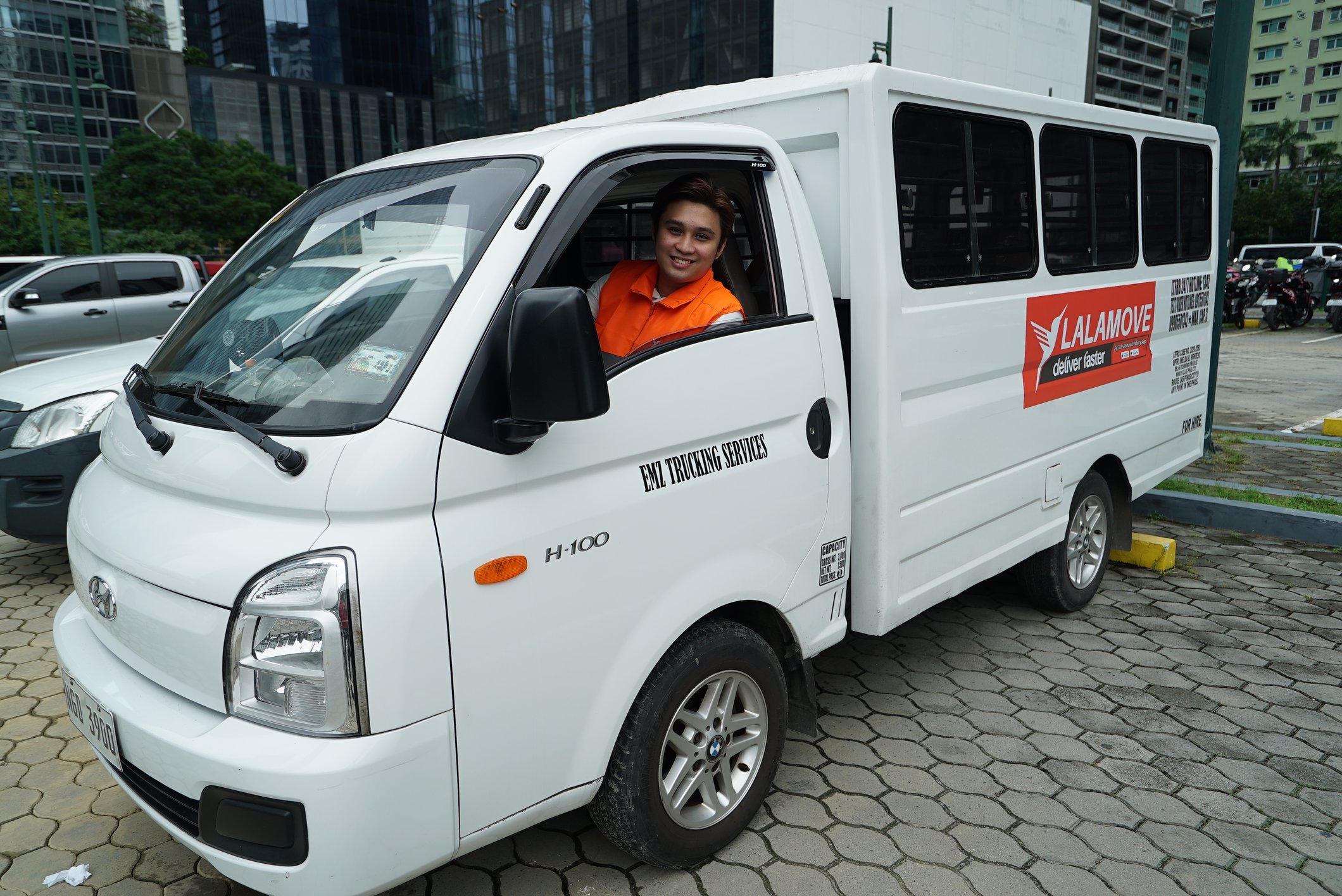 Lipat Bahay Truck for Furniture Delivery (Available 24/7)